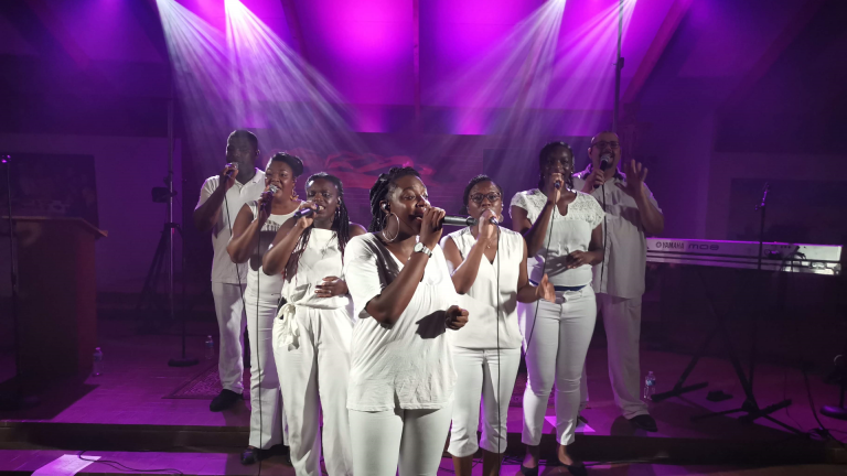 So Gospel – Un groupe qui amène un message d'amour et de grâce.